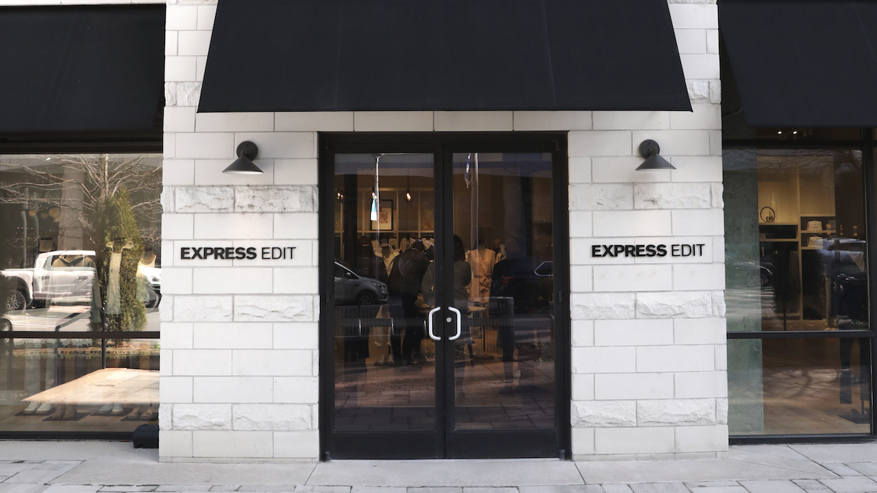 Express reports progress in pivot from ‘a store at the mall’
